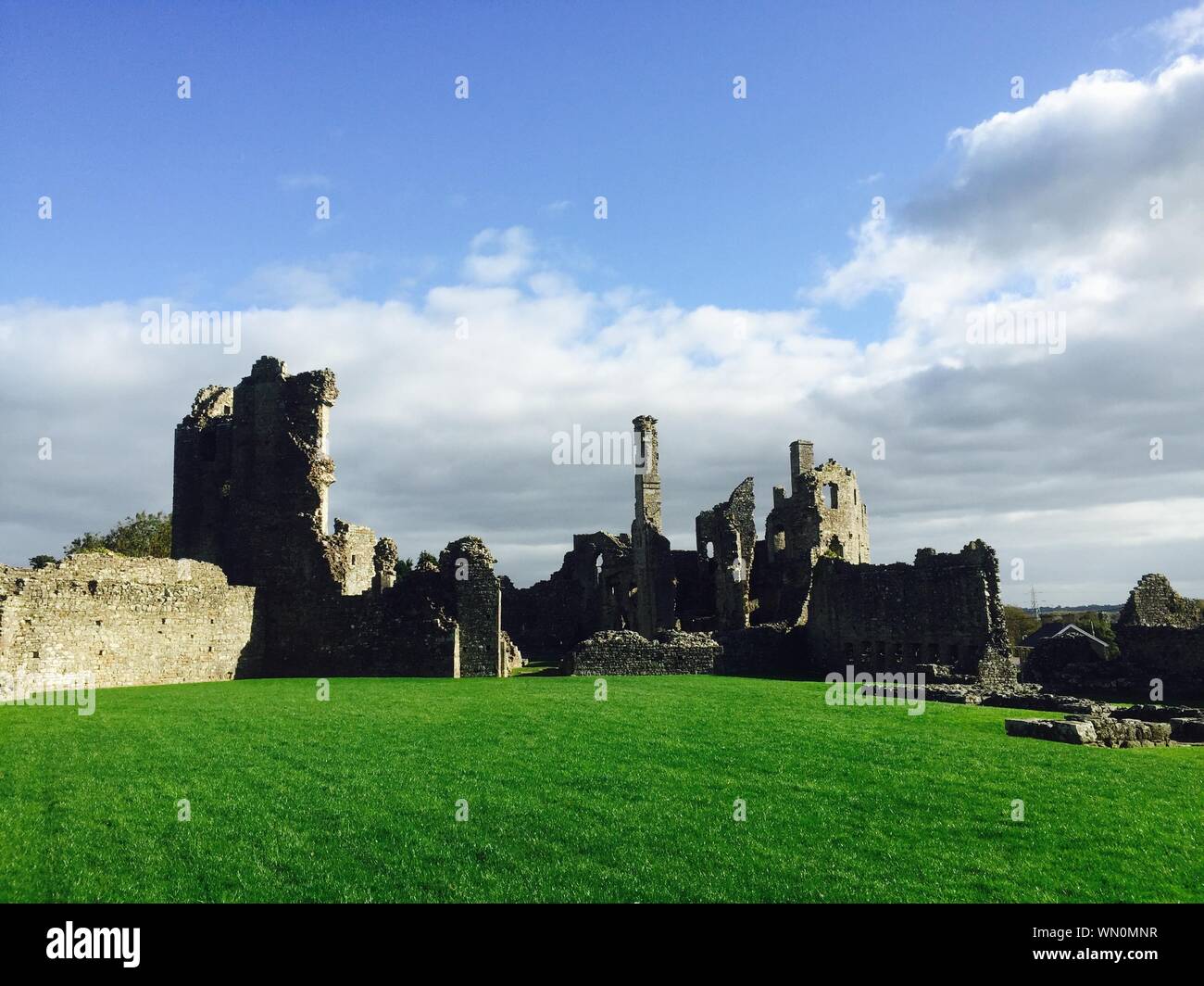Abandoned castle hi-res stock photography and images - Alamy