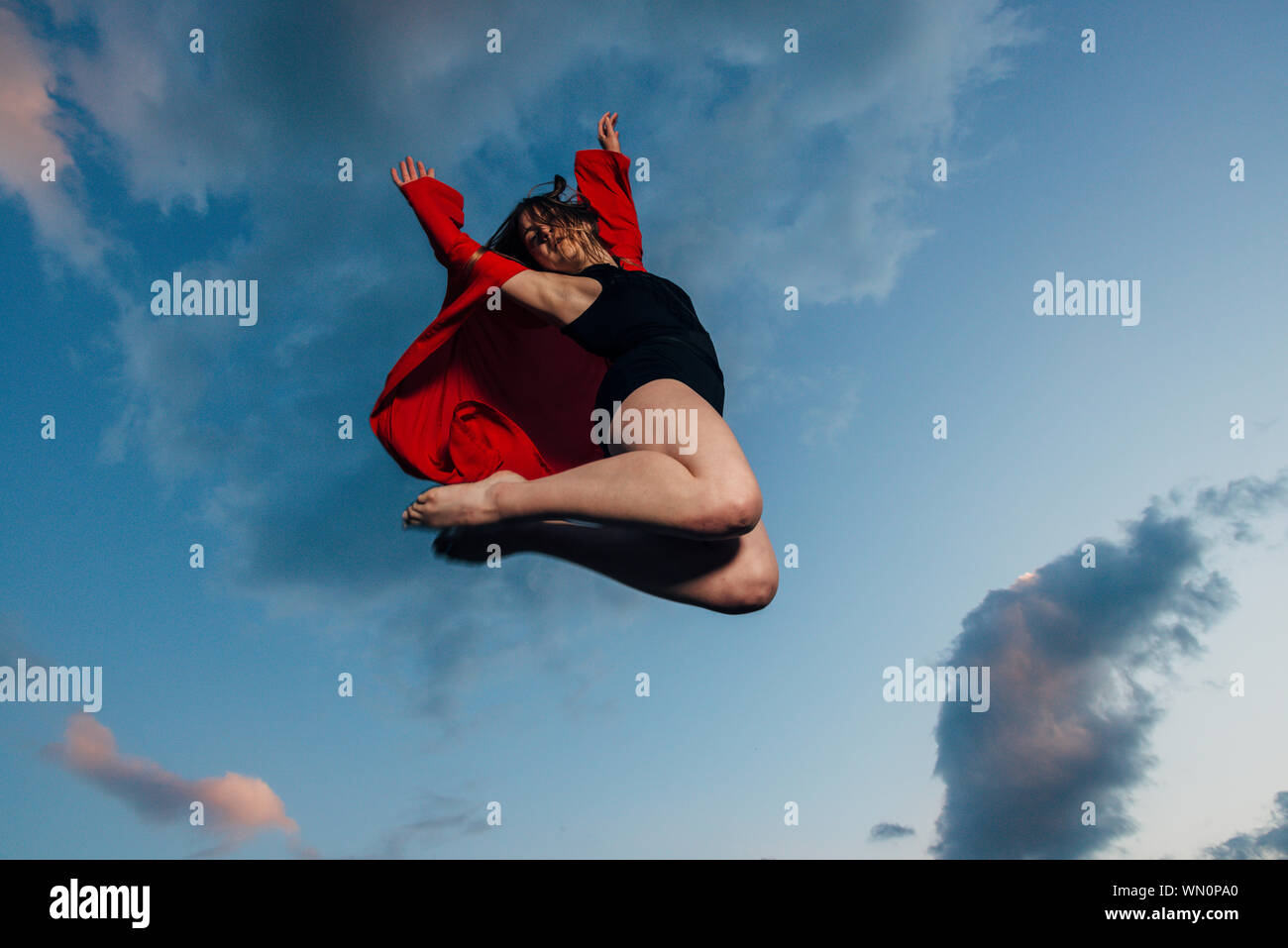 Dancer leaping sunset hi-res stock photography and images - Alamy