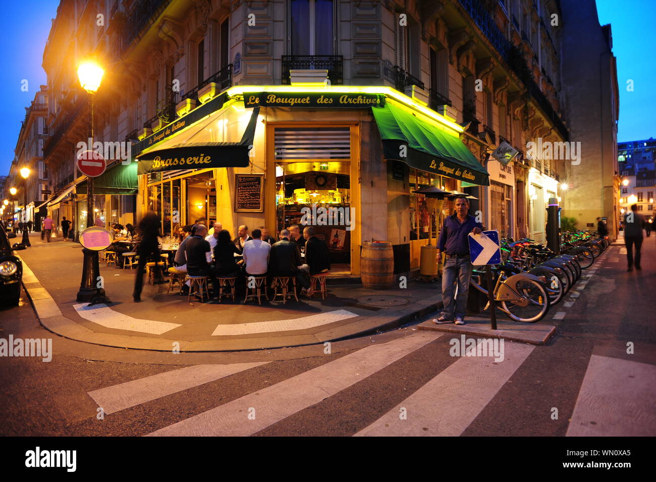 Open cafe marais hi-res stock photography and images - Alamy