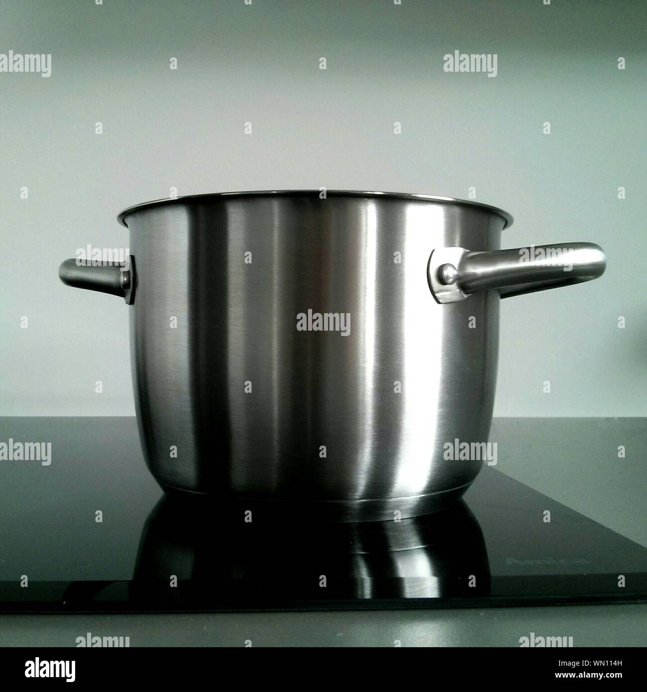 Shiny metal pot hi-res stock photography and images - Alamy