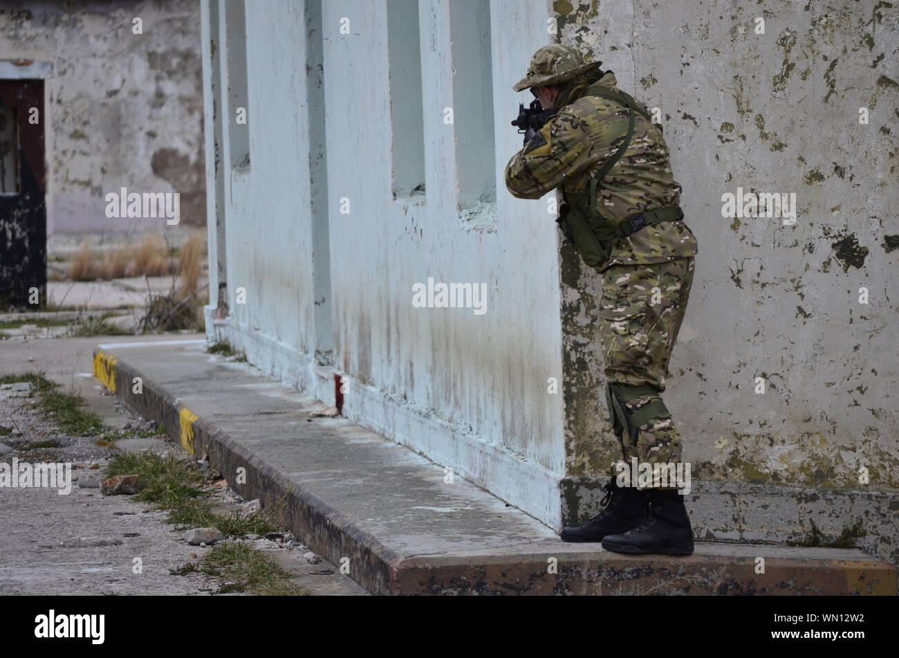 Military uniform weapon army soldier aiming hi-res stock photography ...