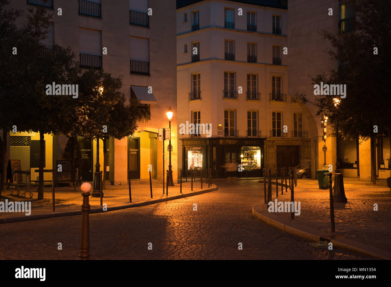 France typical house night residential hi-res stock photography and ...