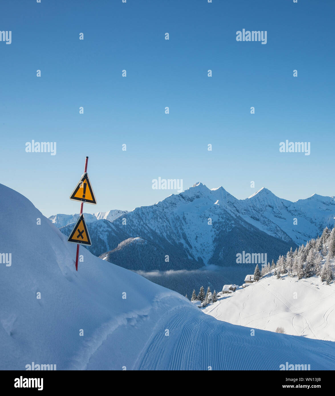 Warning signs on ski hi-res stock photography and images - Alamy