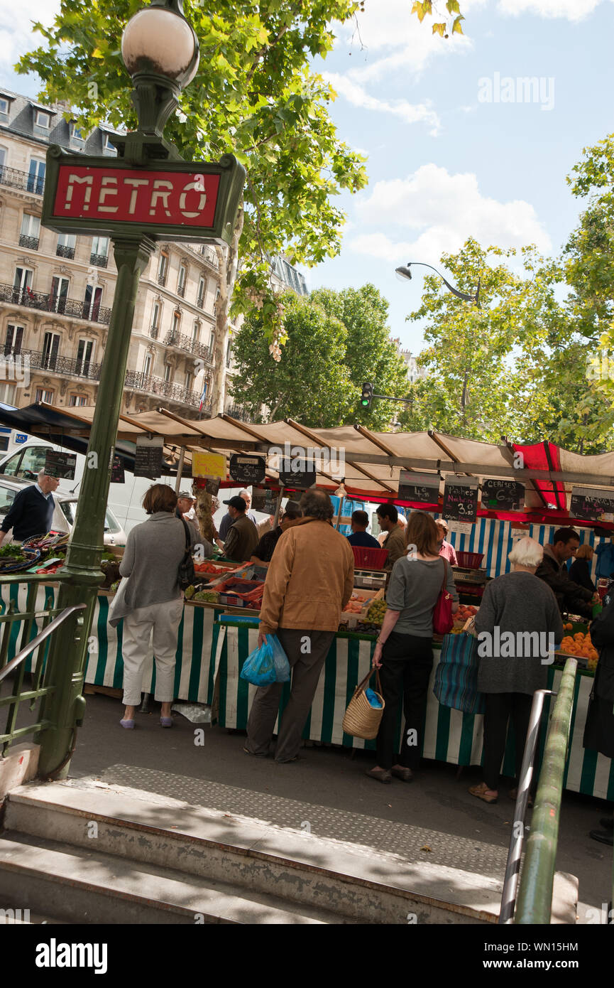 Maubert market paris hi-res stock photography and images - Alamy