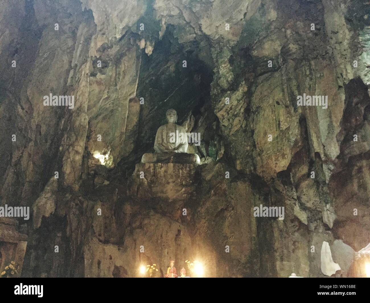 Statue in cave hi-res stock photography and images - Alamy