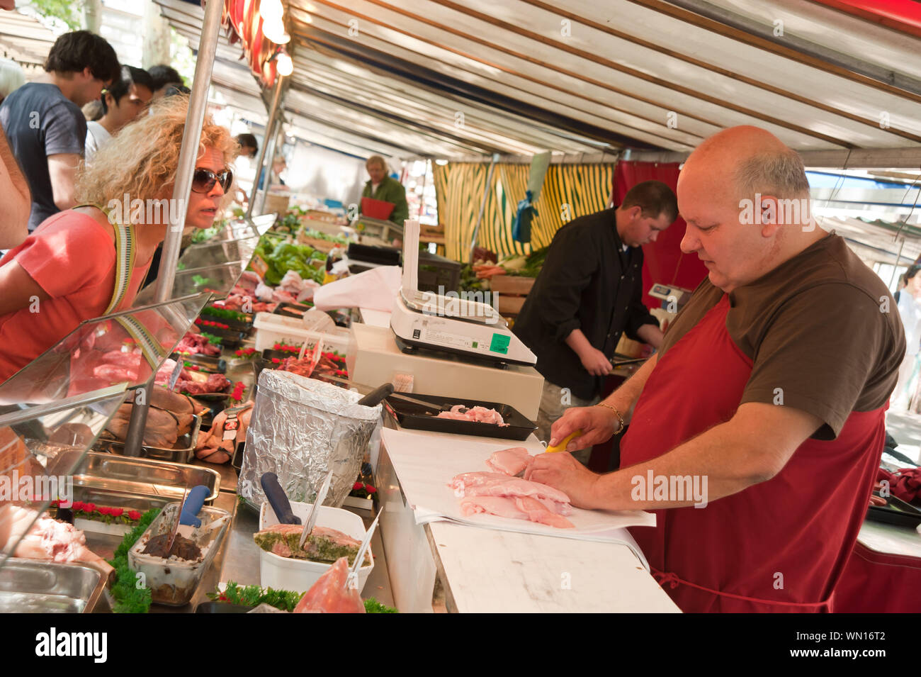 Paris, Place Monge, Markt - Paris, Place Monge, Market Stock Photo - Alamy