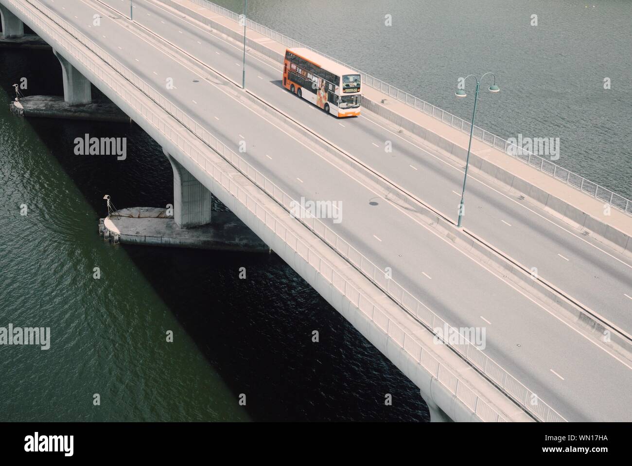Bus and bridge hi-res stock photography and images - Alamy