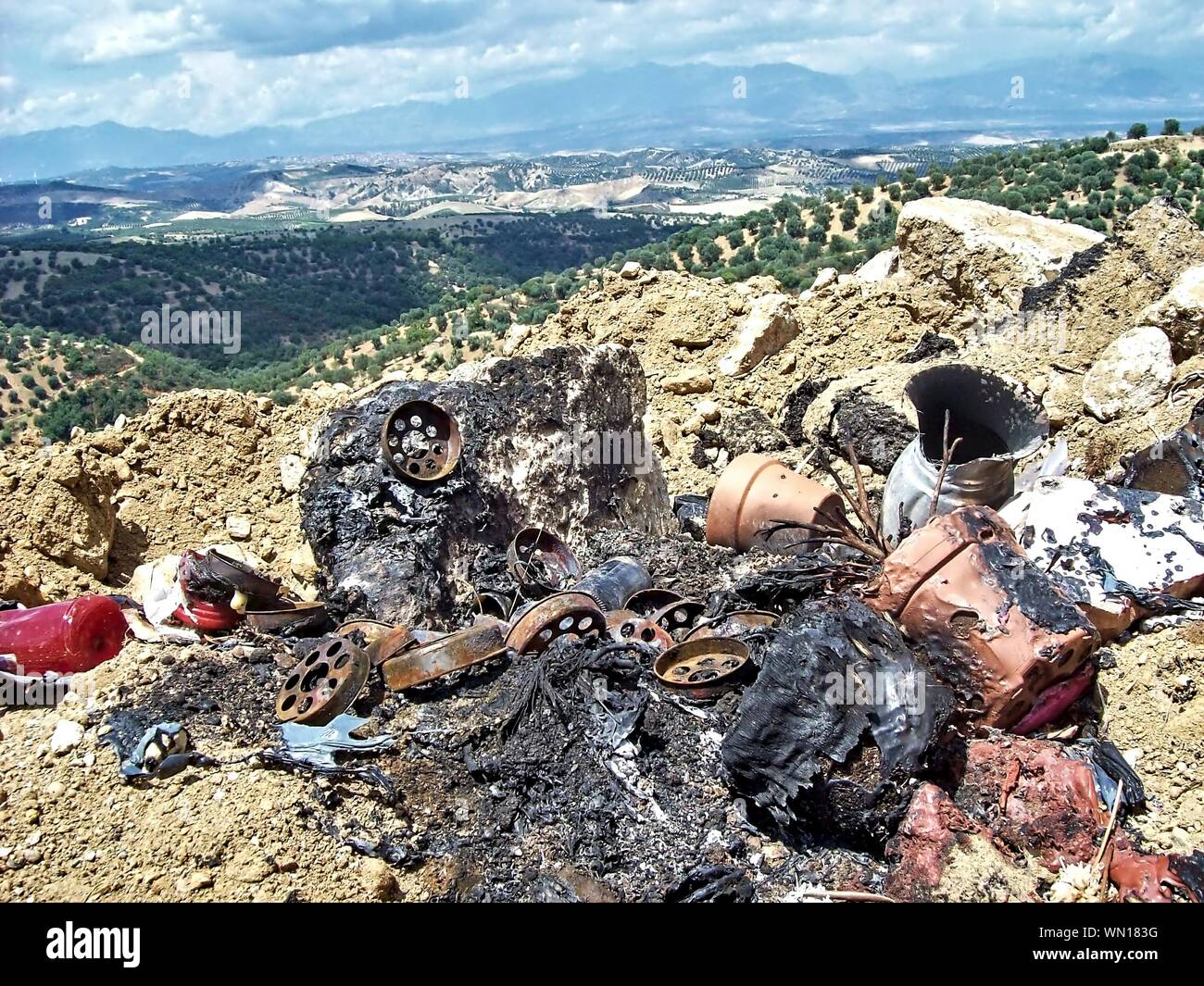 Garbage mountain mountains hi-res stock photography and images - Alamy