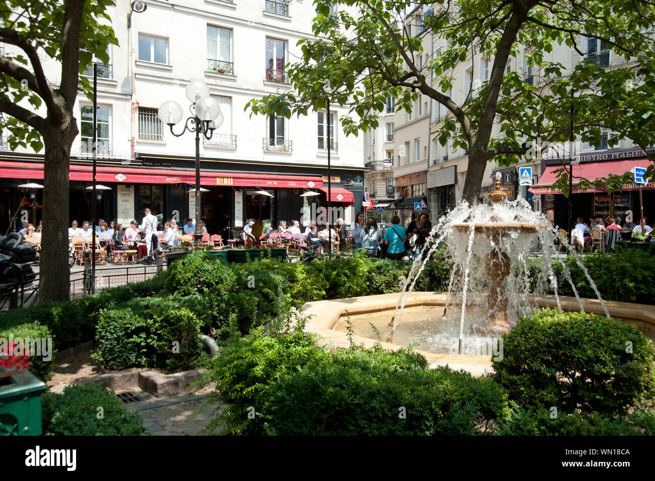 Paris, Place Contrescarpe Stock Photo - Alamy