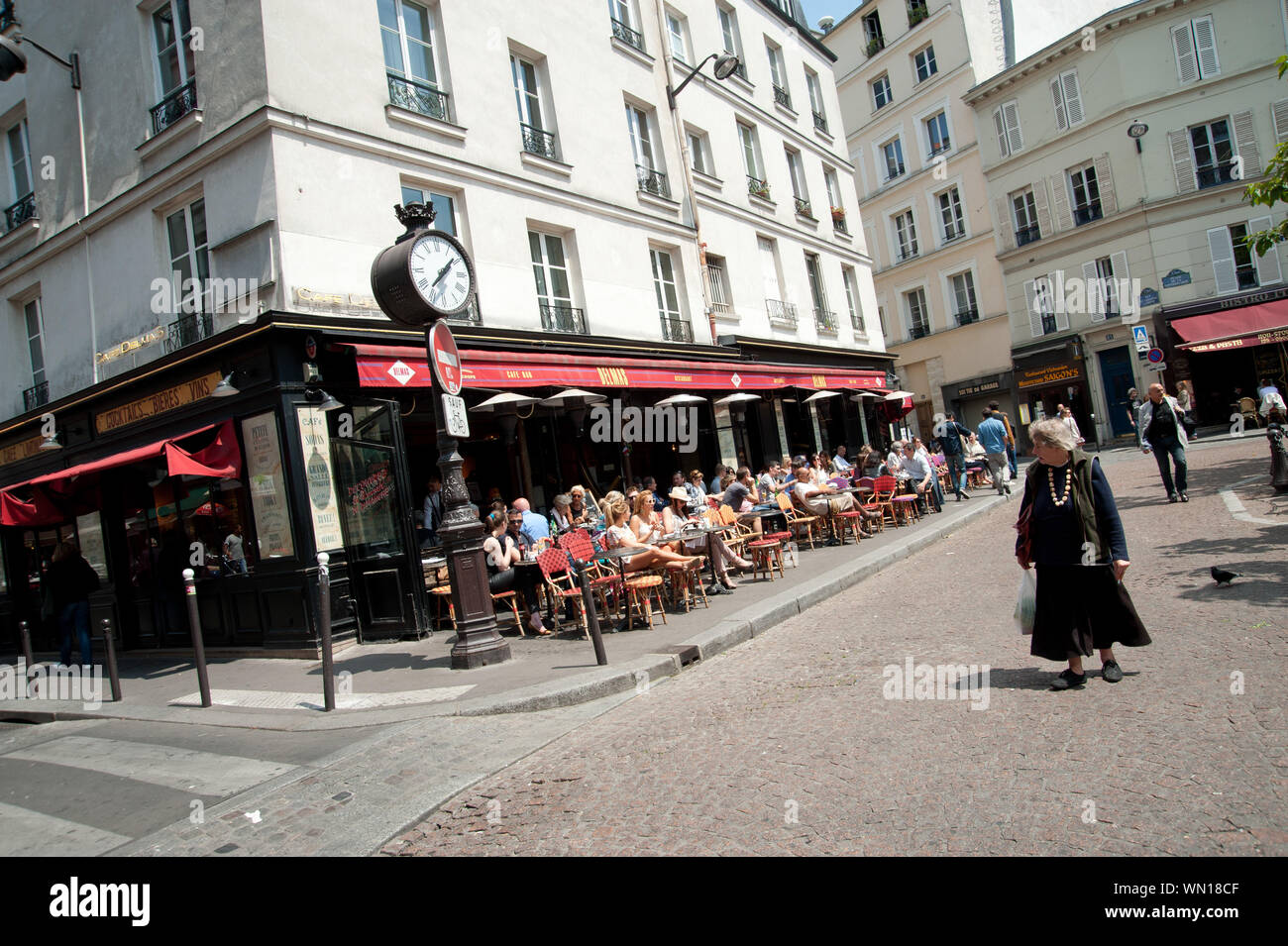 Paris, Place Contrescarpe Stock Photo - Alamy