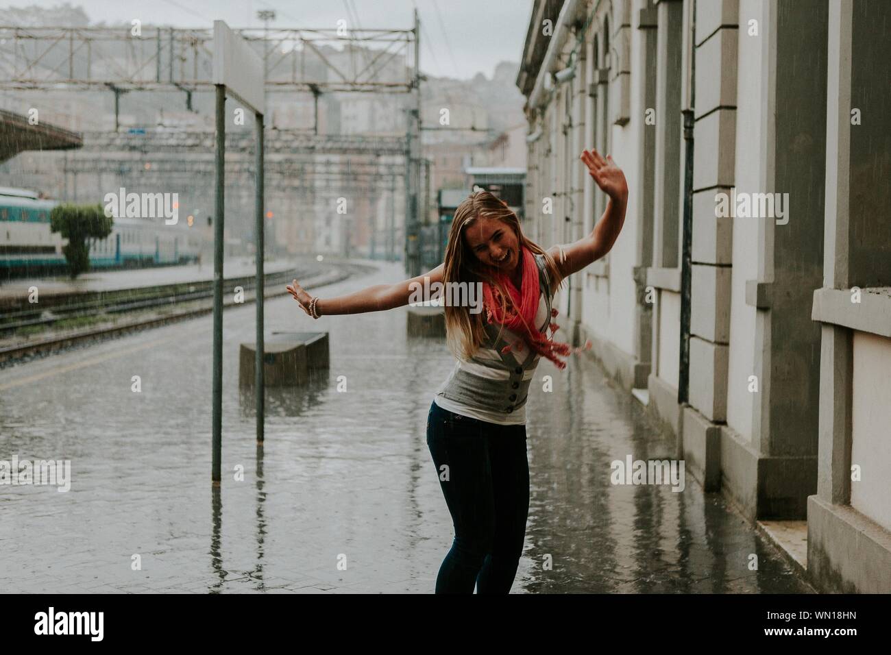 People dancing outdoors in rain hi-res stock photography and images - Alamy