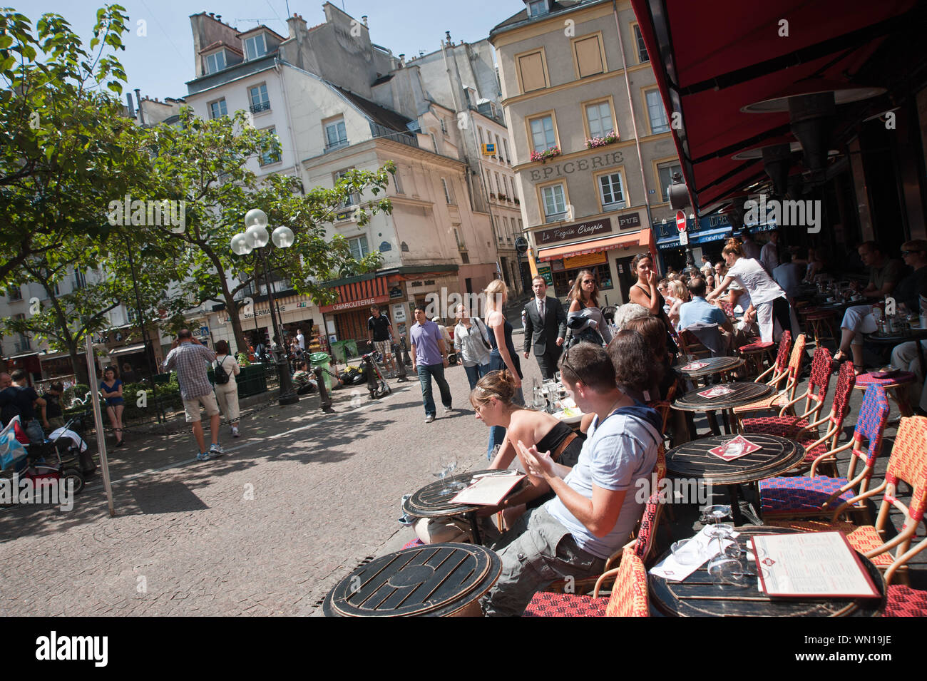 Paris, Place Contrescarpe Stock Photo - Alamy