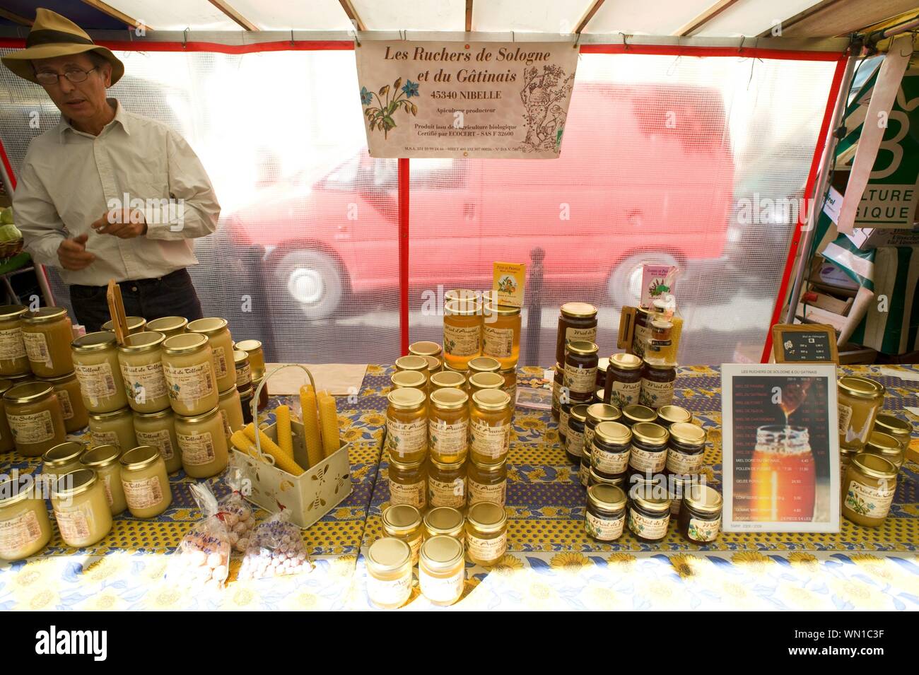 Boulevard raspail market hi-res stock photography and images - Alamy