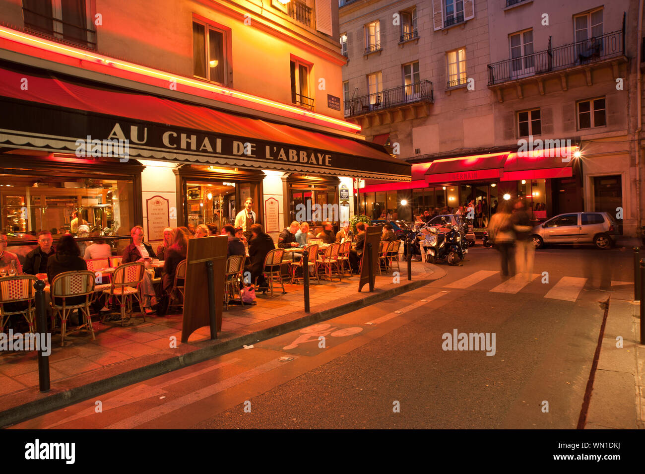 Trendy restaurant paris hi-res stock photography and images - Alamy