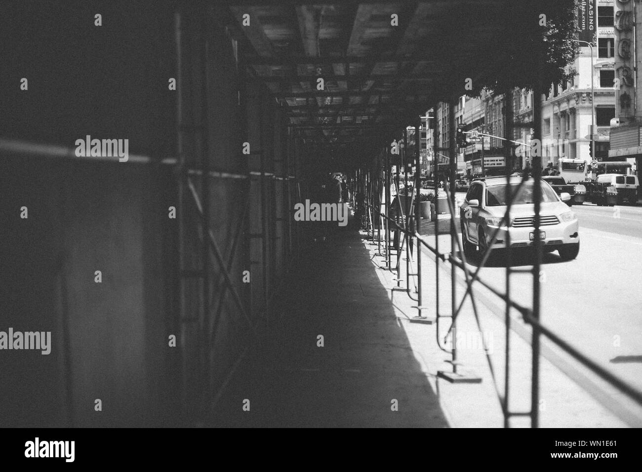 Scaffolding and vehicle hi-res stock photography and images - Alamy