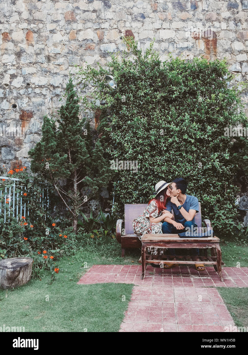 Couple chair hi-res stock photography and images - Alamy