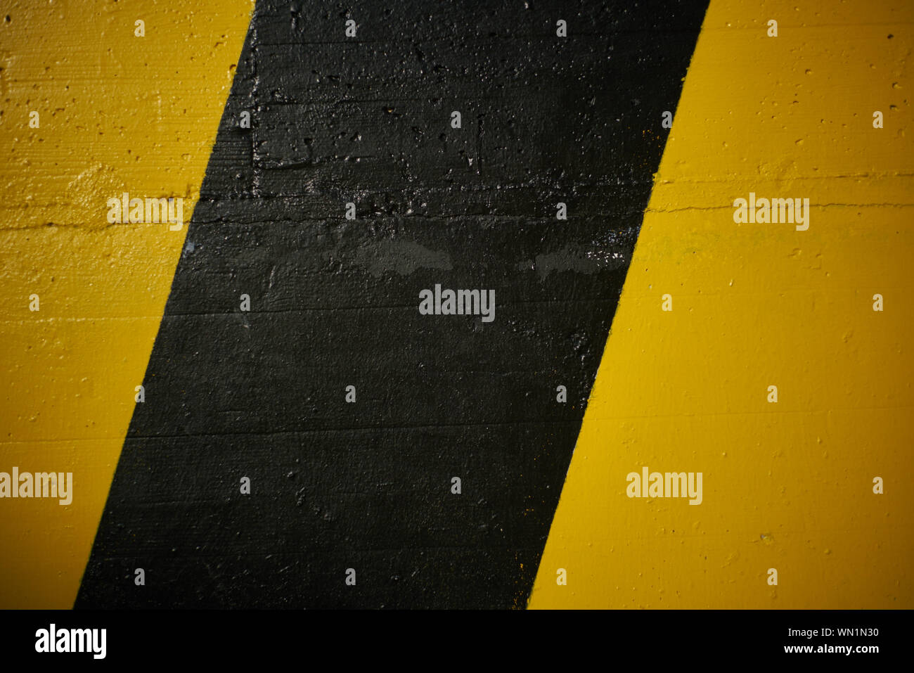 Yellow safety markings hi-res stock photography and images - Alamy