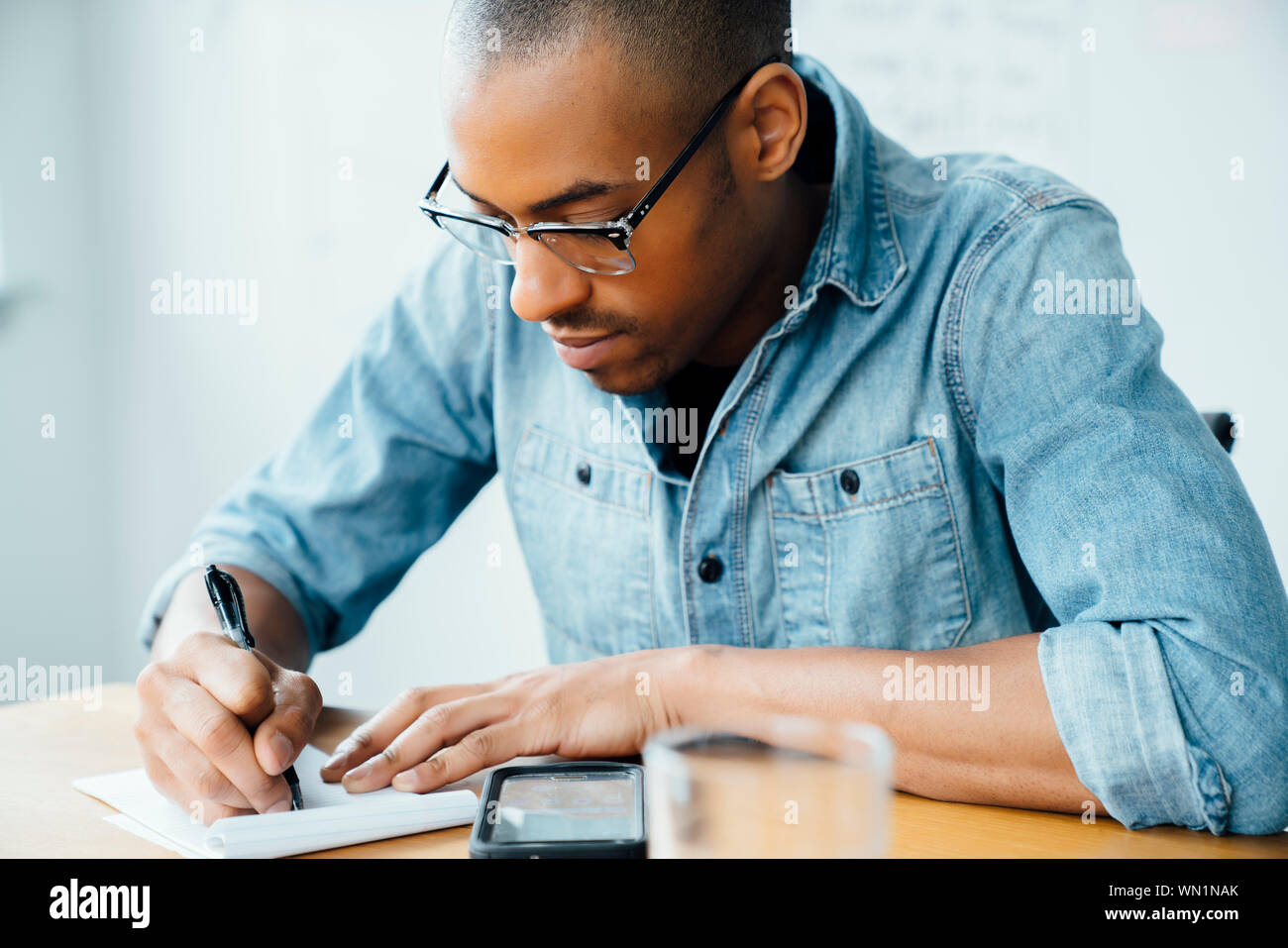 Writing on note hi-res stock photography and images - Alamy