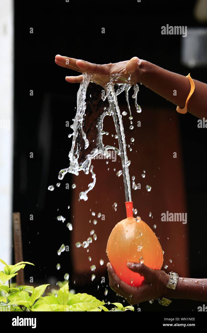 Squeezing water from hi-res stock photography and images - Alamy