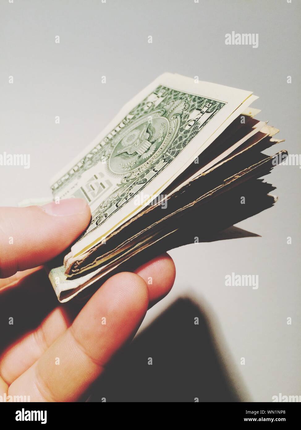 Us dollar notes hand hi-res stock photography and images - Alamy