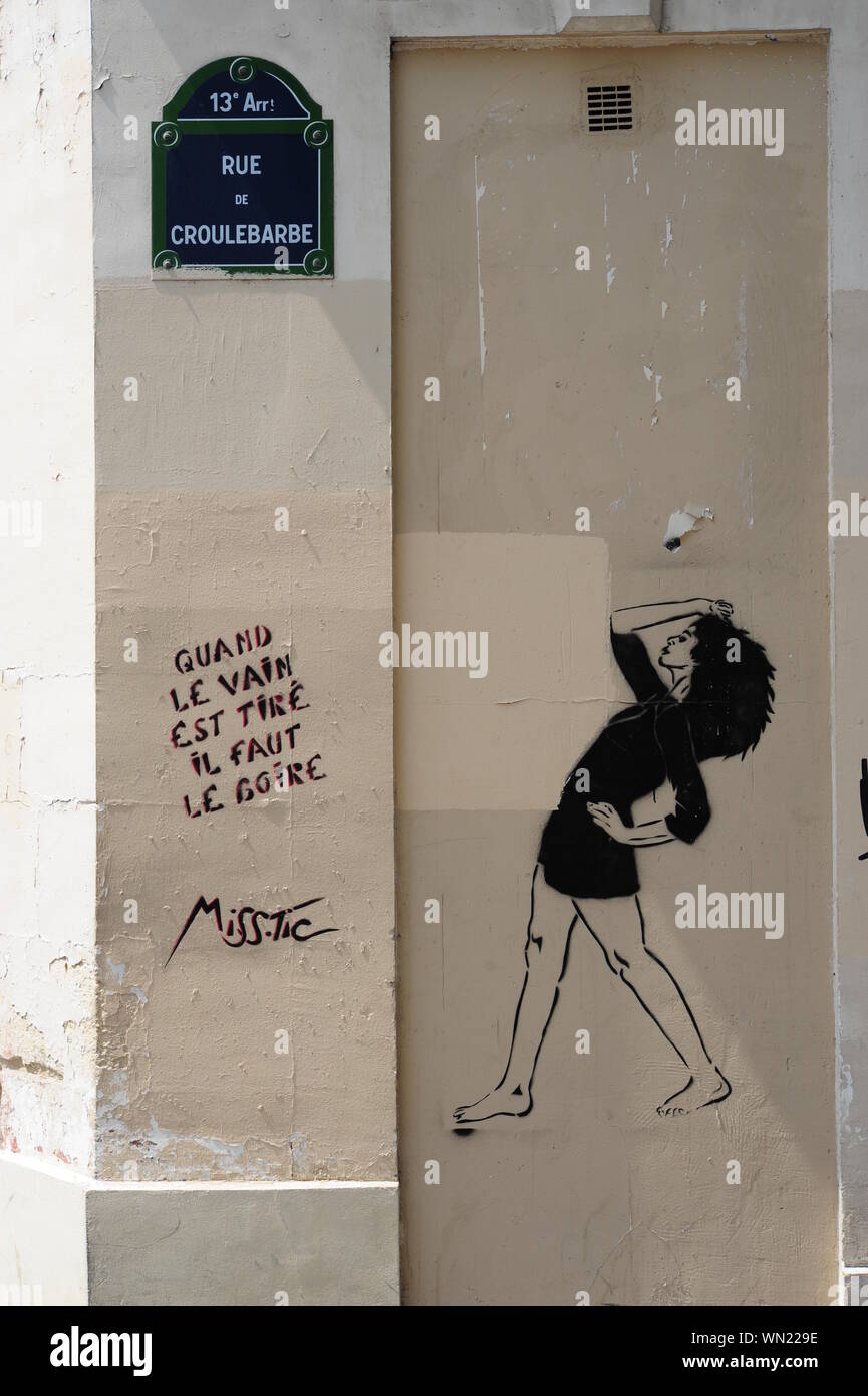 Paris, Street Art von Miss Tic auf den Wänden der Kunstakademie ...