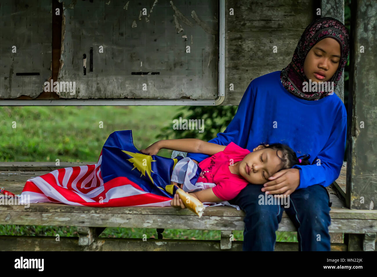 Sleeping outdoors outdoors hi-res stock photography and images - Alamy