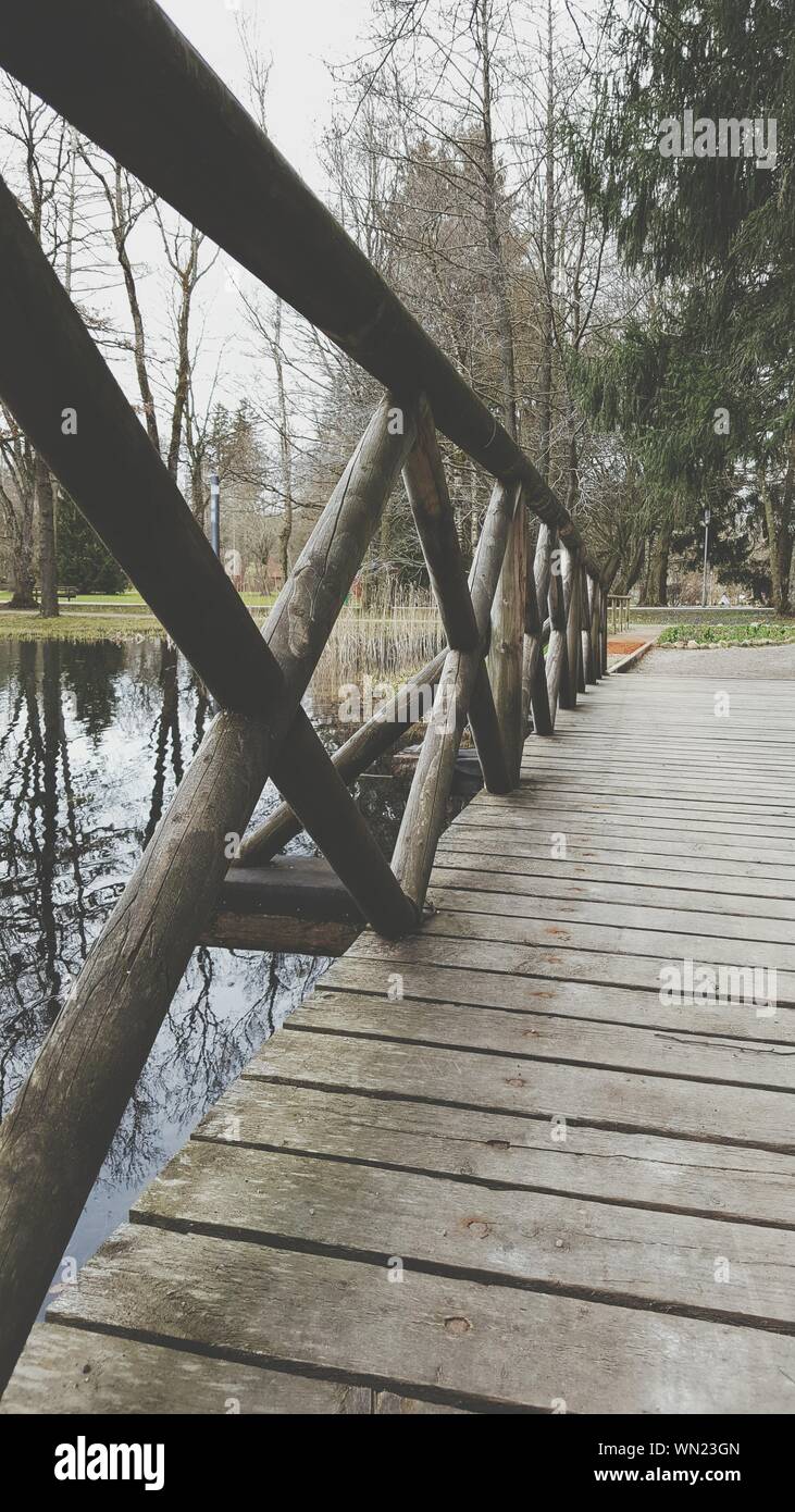Pond boardwalk hi-res stock photography and images - Alamy