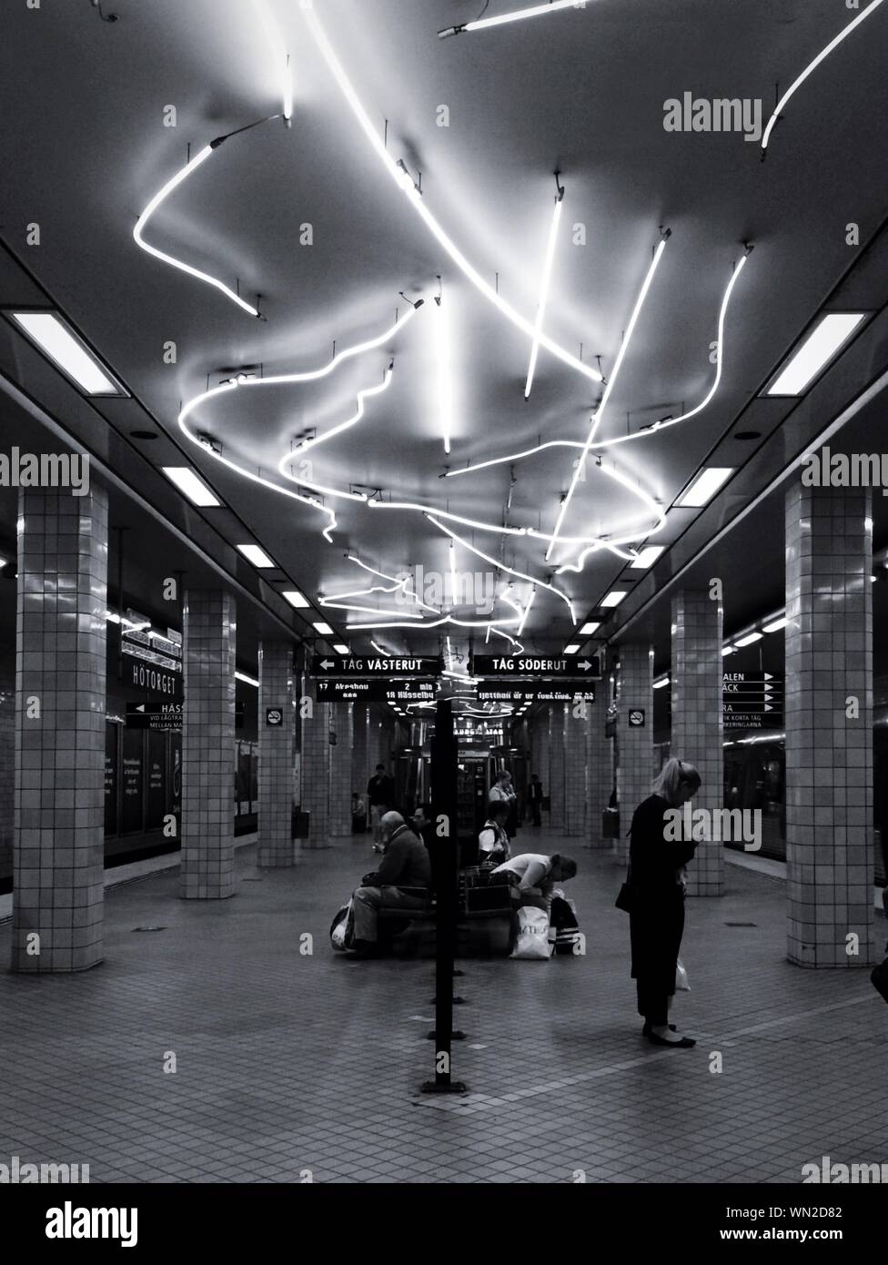 Fluorescent lights on ceiling hi-res stock photography and images - Alamy