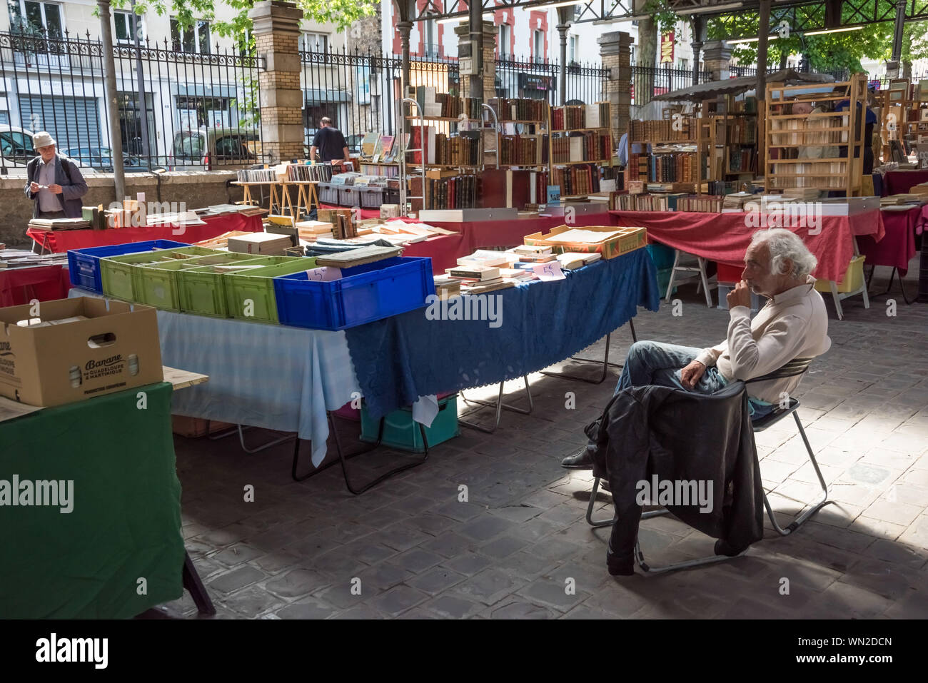 Book market brancion paris hi-res stock photography and images - Alamy