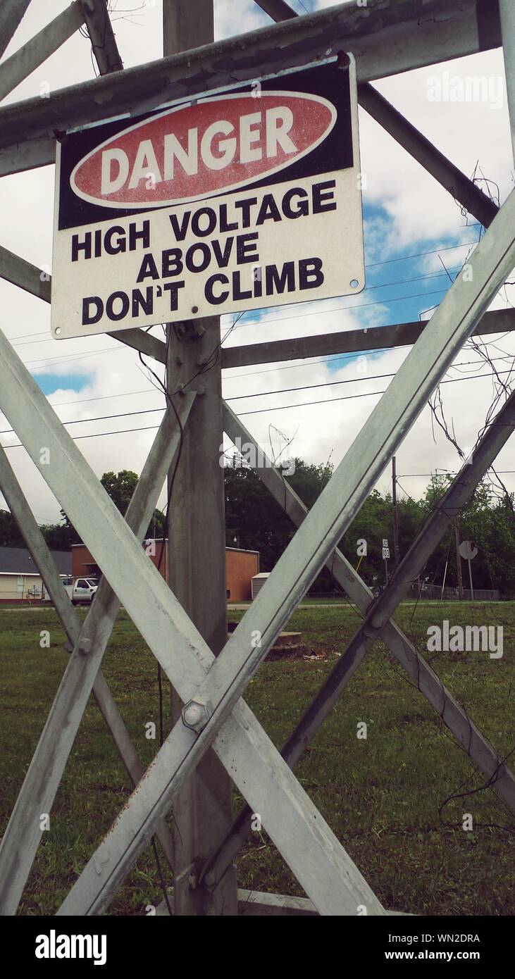 Medium voltage power line electricity hi-res stock photography and ...