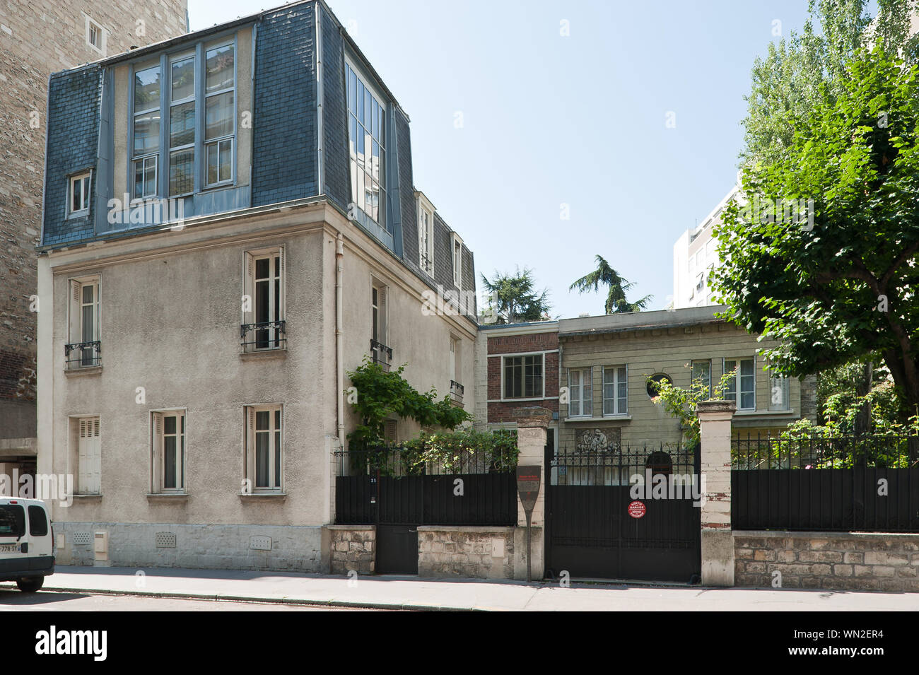 Ile bouchard hi-res stock photography and images - Alamy