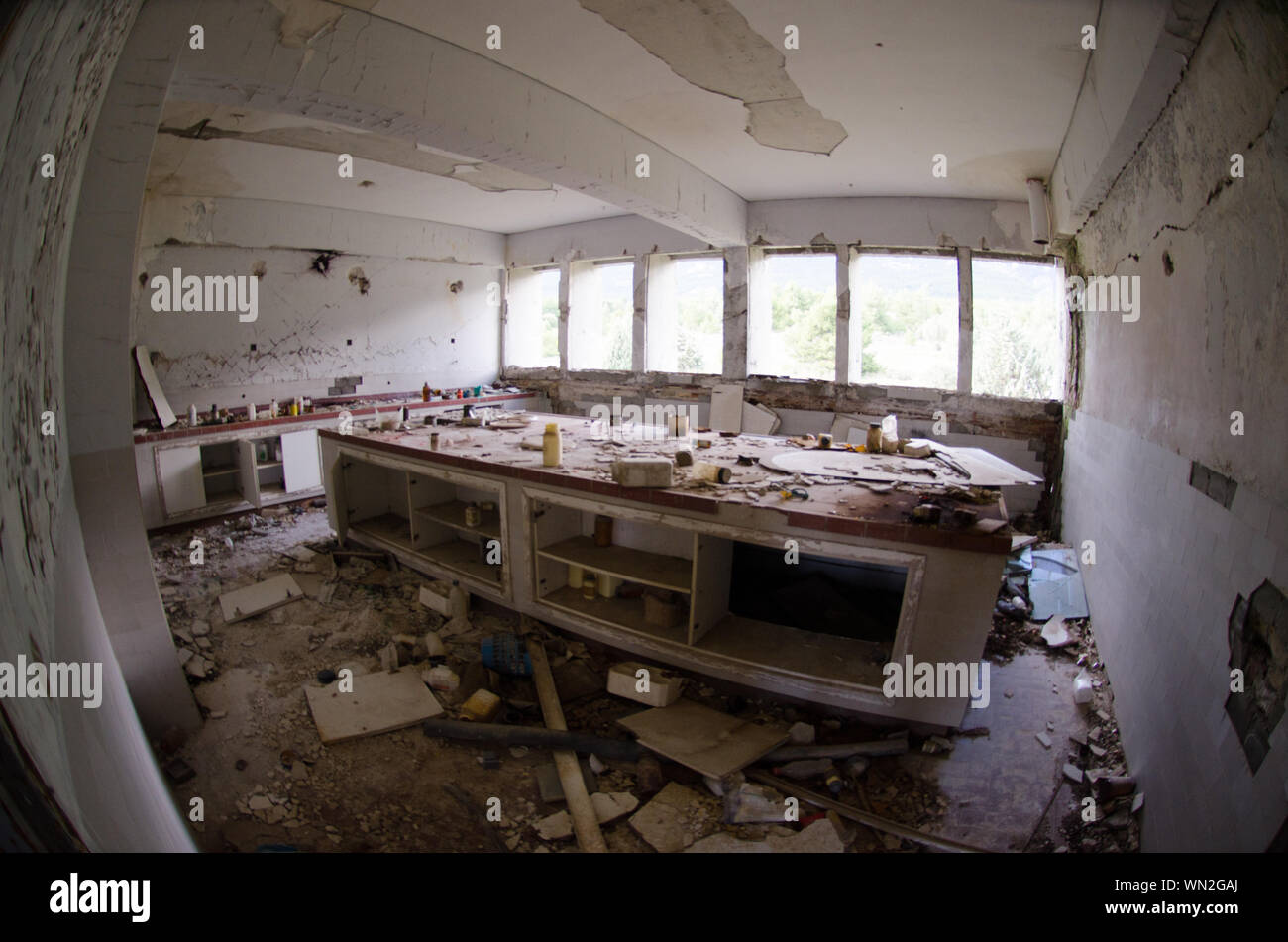 Messy laboratory hi-res stock photography and images - Alamy