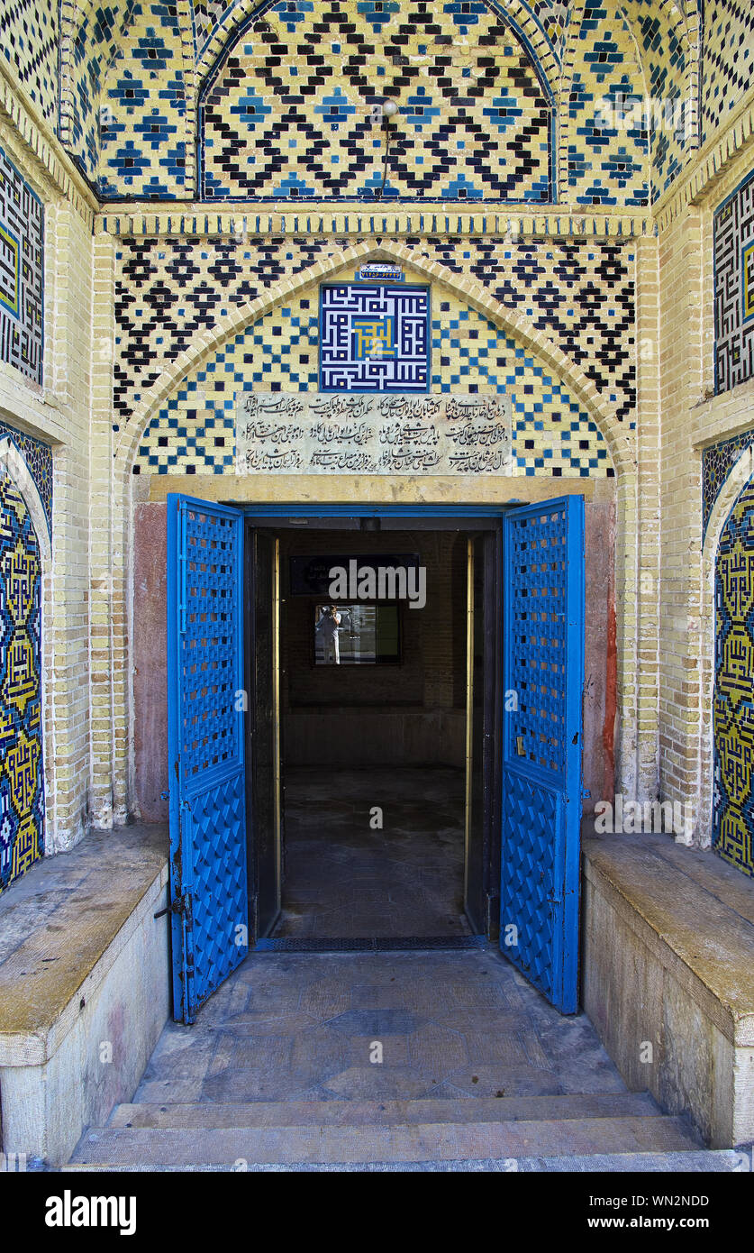 Shah Cherah Mosque in Shiraz, Iran. Mirror Mosque Stock Photo - Alamy