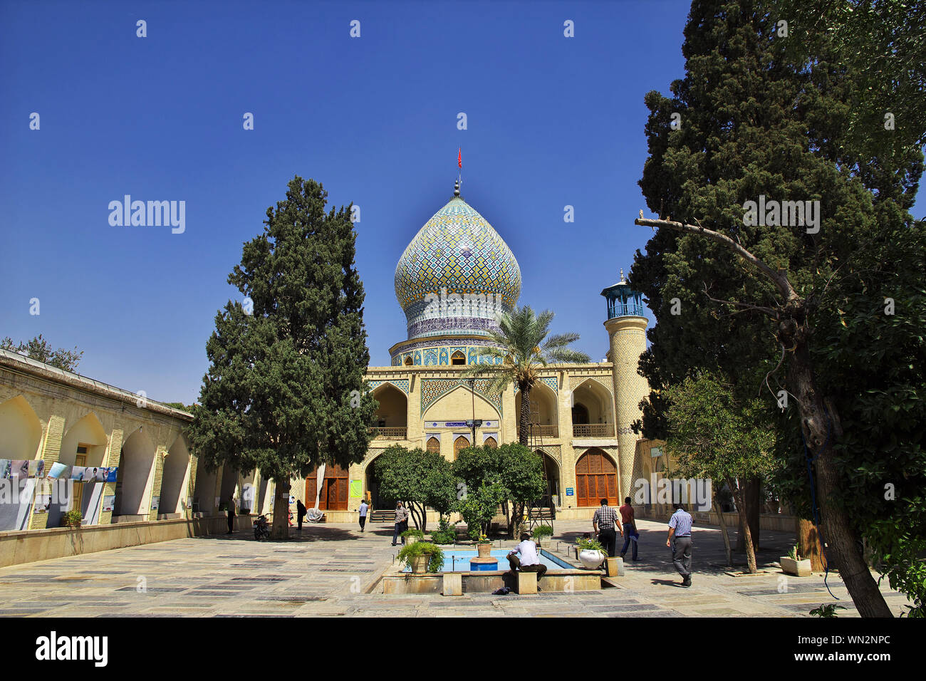 Shah Cherah Mosque in Shiraz, Iran. Mirror Mosque Stock Photo - Alamy