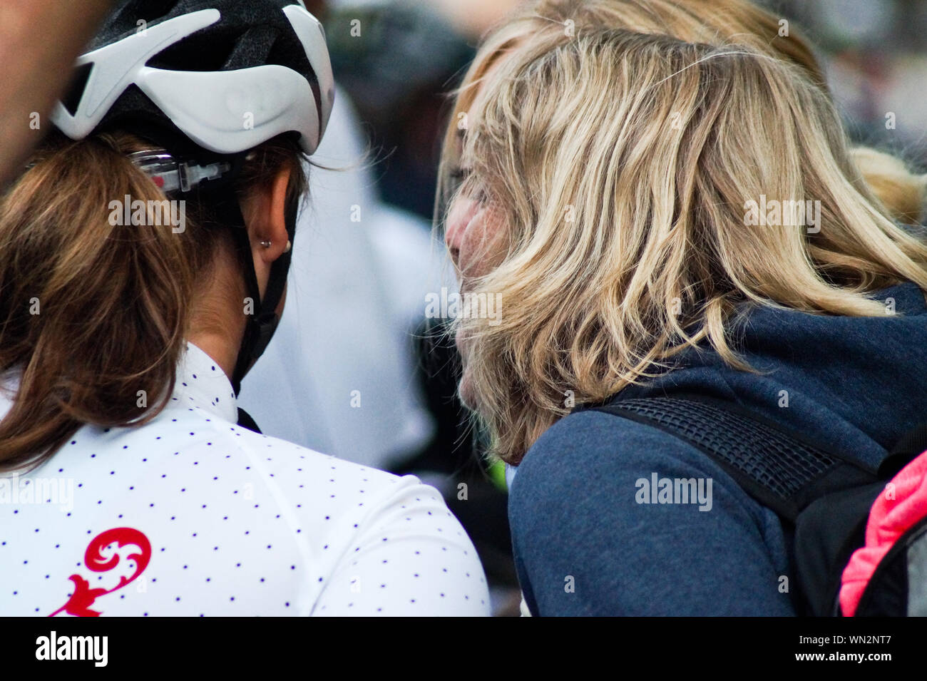 Women cyclist hi-res stock photography and images - Alamy