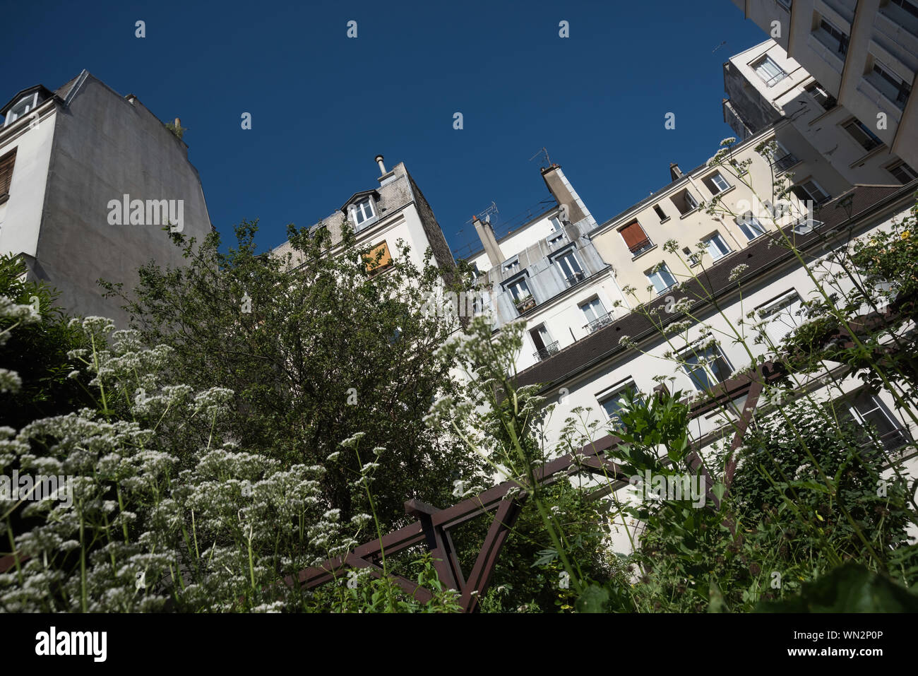 Paris, Montmartre, Jardin des Abesses Stock Photo - Alamy