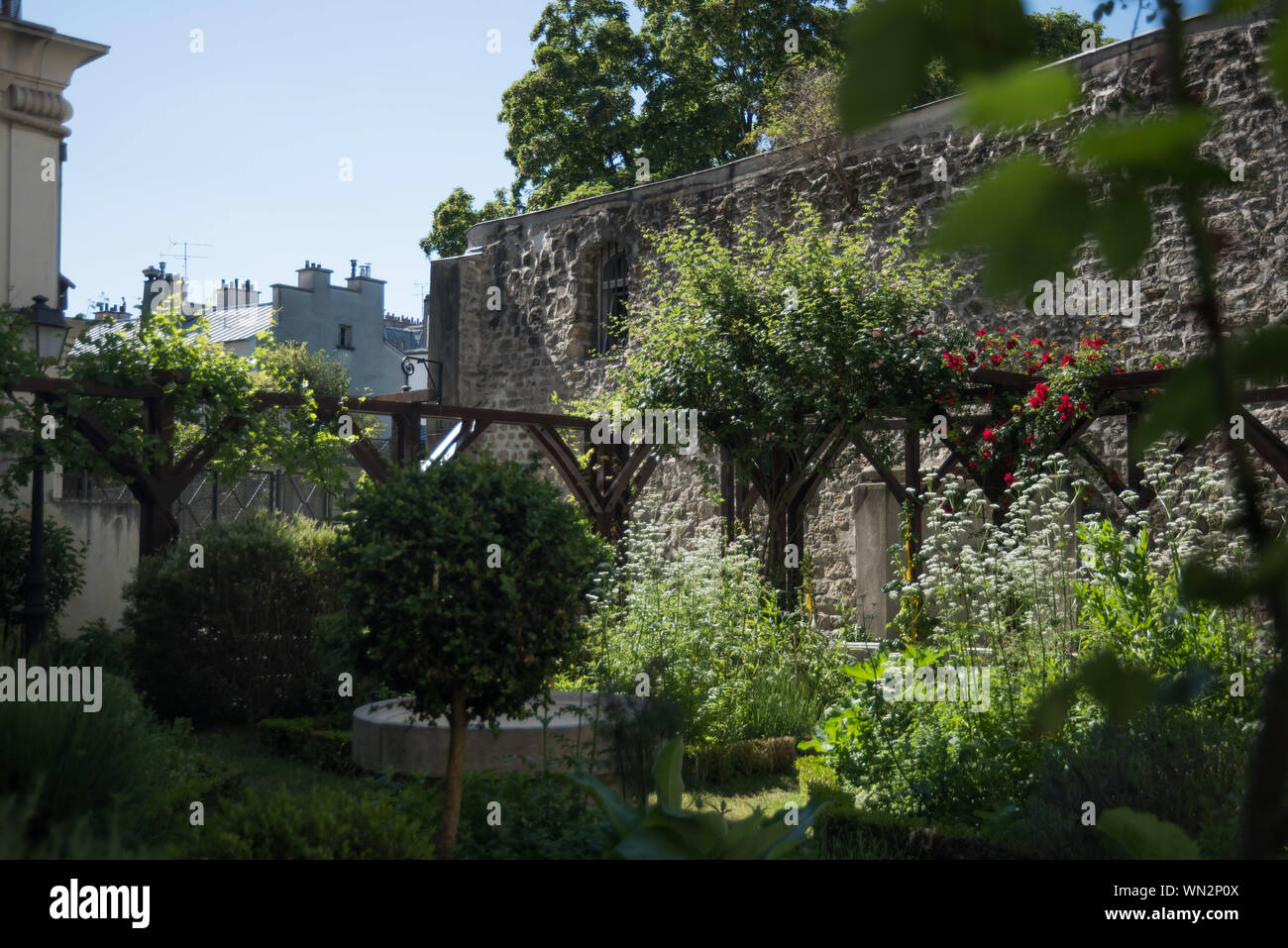 Paris, Montmartre, Jardin des Abesses Stock Photo - Alamy