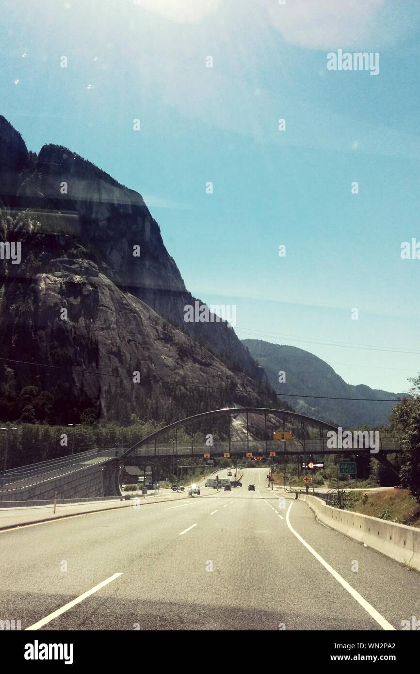 Arch over road hi-res stock photography and images - Alamy