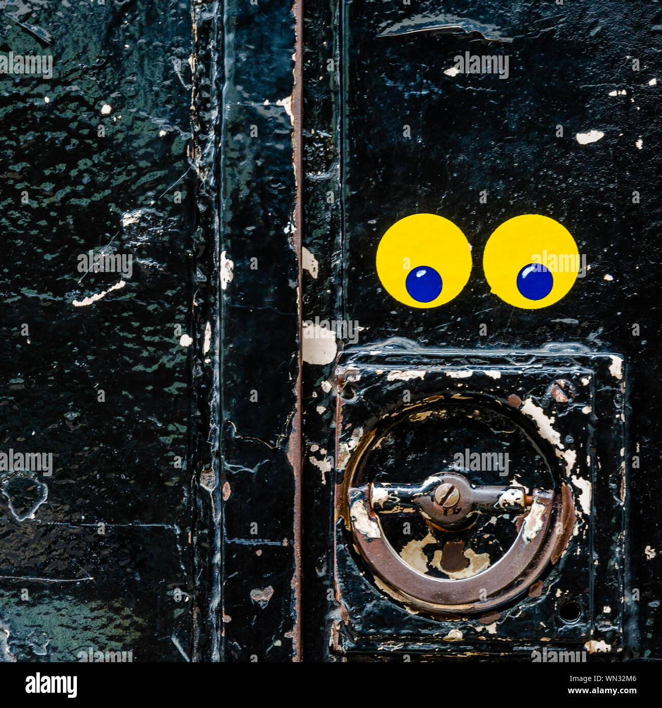 Face door hi-res stock photography and images - Alamy