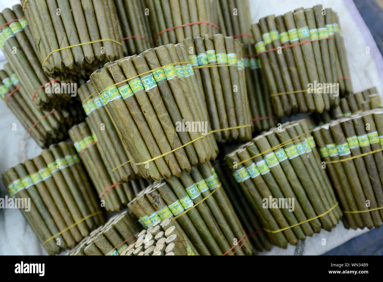 Group of beedi hi-res stock photography and images - Alamy