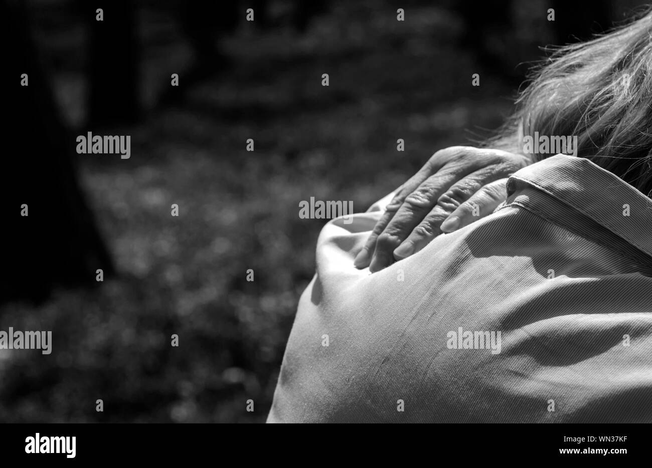 Shoulder pain hand hi-res stock photography and images - Alamy