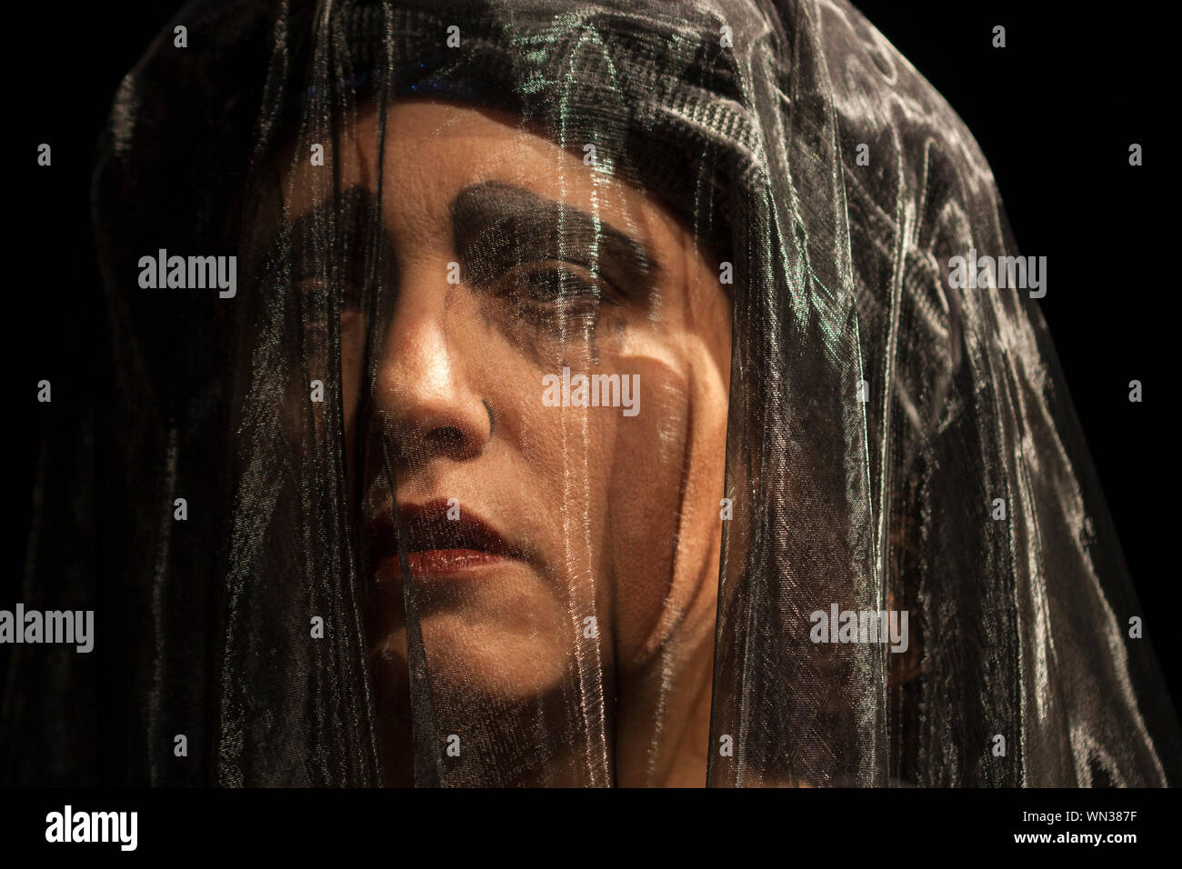 Wearing veil hi-res stock photography and images - Alamy