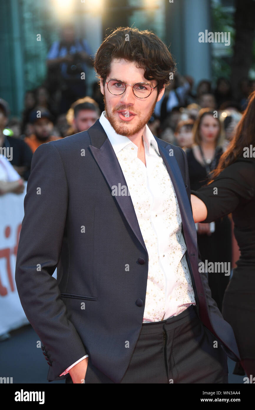 Daniel roher hi-res stock photography and images - Alamy