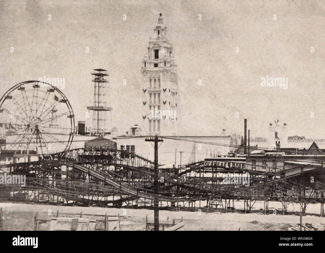 Vintage coney island amusement park hi-res stock photography and images ...