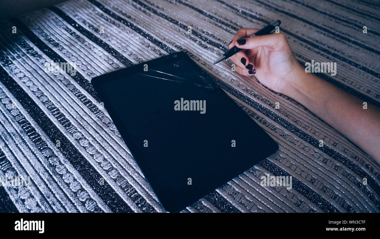 Broken pen hi-res stock photography and images - Alamy