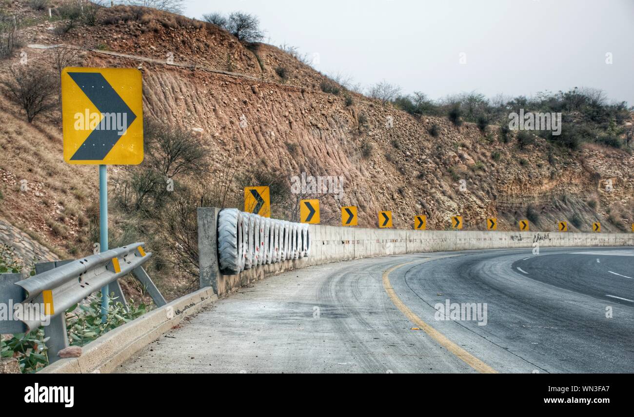 Arrow street signs hi-res stock photography and images - Alamy