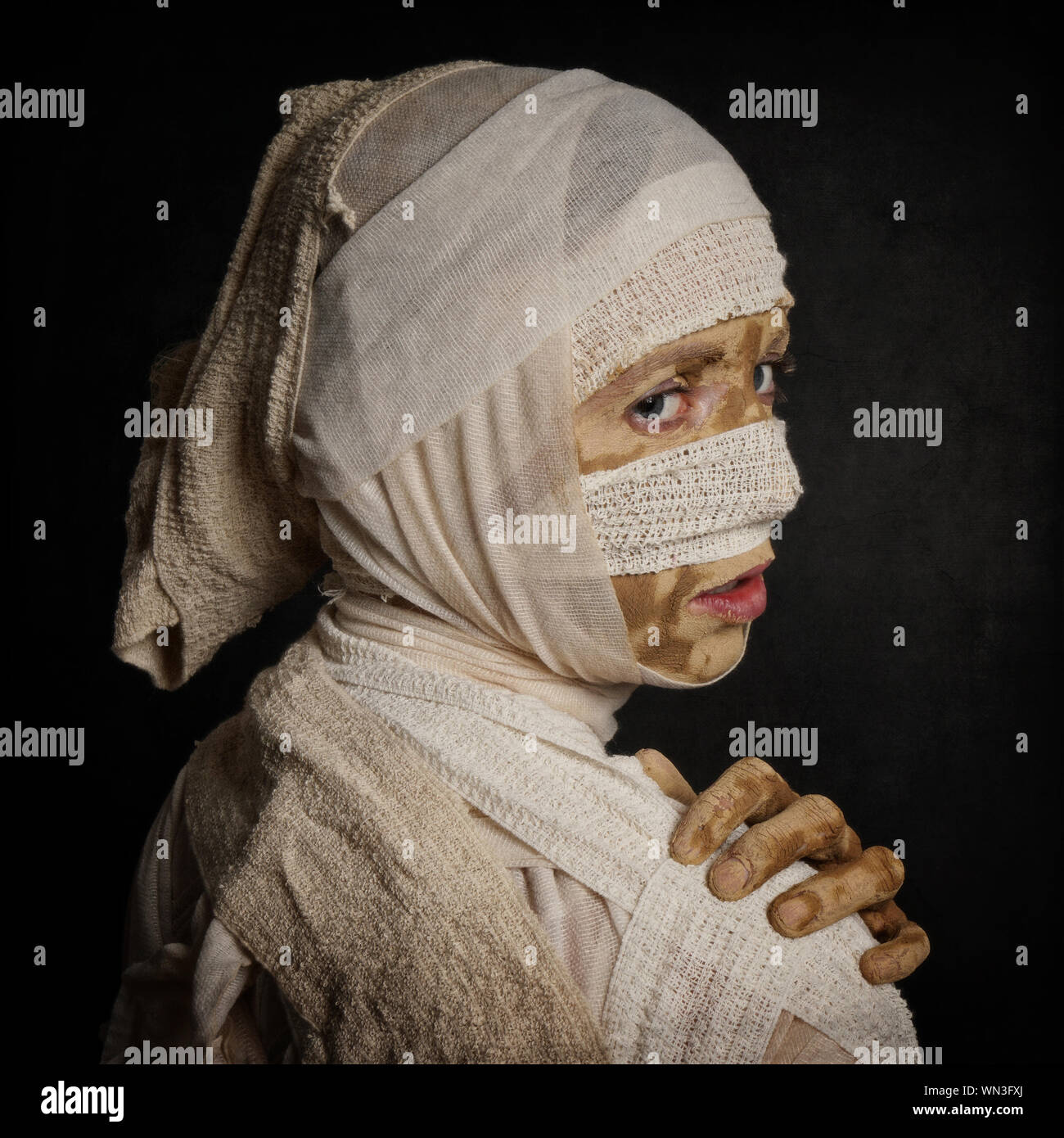Mummy costume hi-res stock photography and images - Alamy