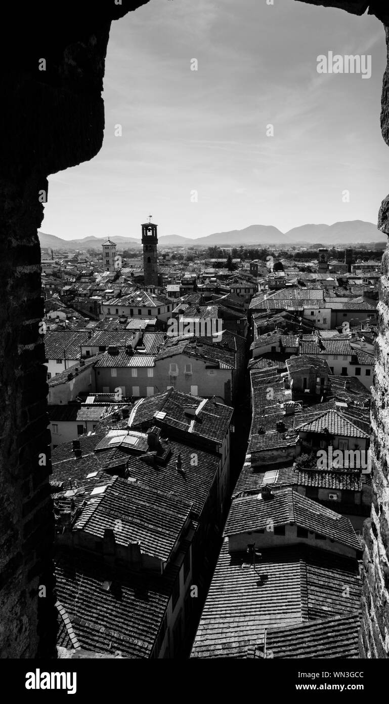 House congested rooftop Black and White Stock Photos & Images - Alamy