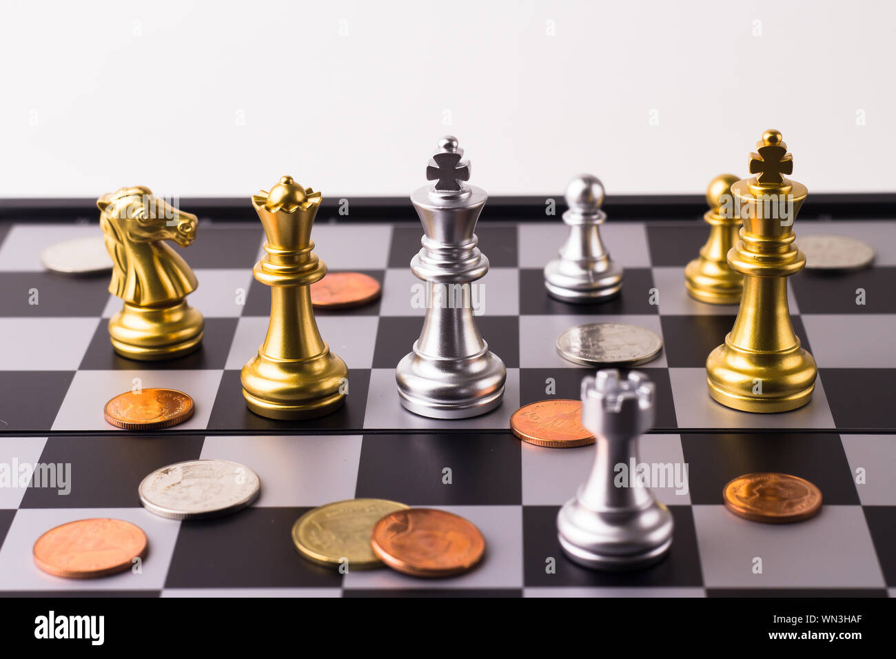 King queen chess coins hi-res stock photography and images - Alamy