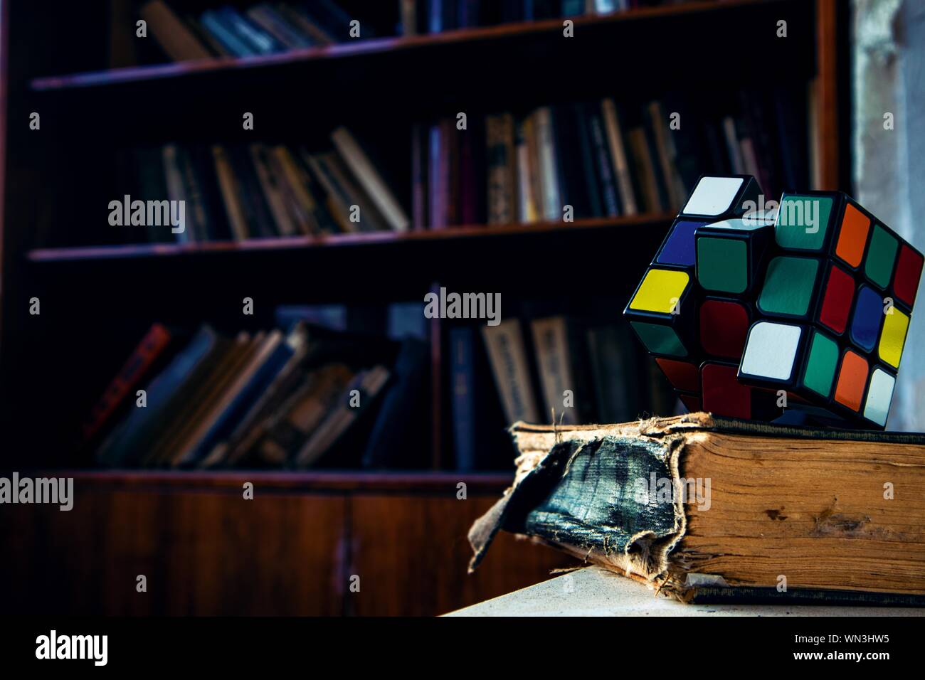 Rubiks cube book hi-res stock photography and images - Alamy